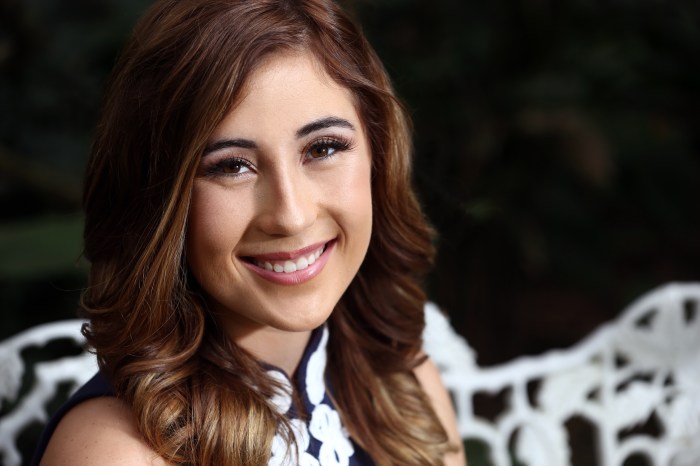 Mary Blake | Senior Portraits – GABRIELLE CHAMPION BREWSTER