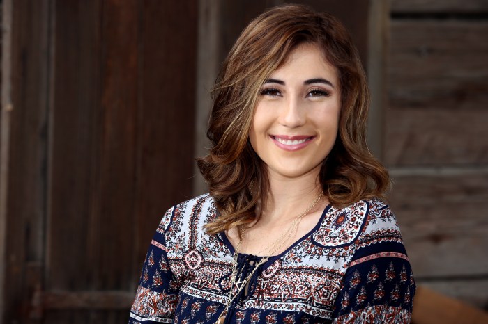 Mary Blake | Senior Portraits – GABRIELLE CHAMPION BREWSTER